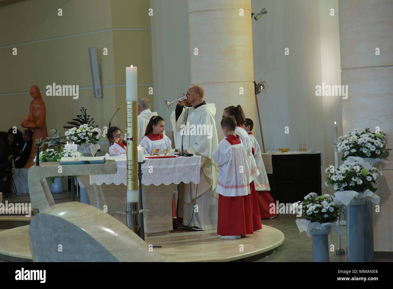First communion children hi-res stock photography and images - Alamy
