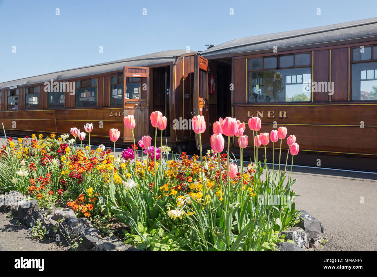 Train station flowers hi-res stock photography and images - Alamy