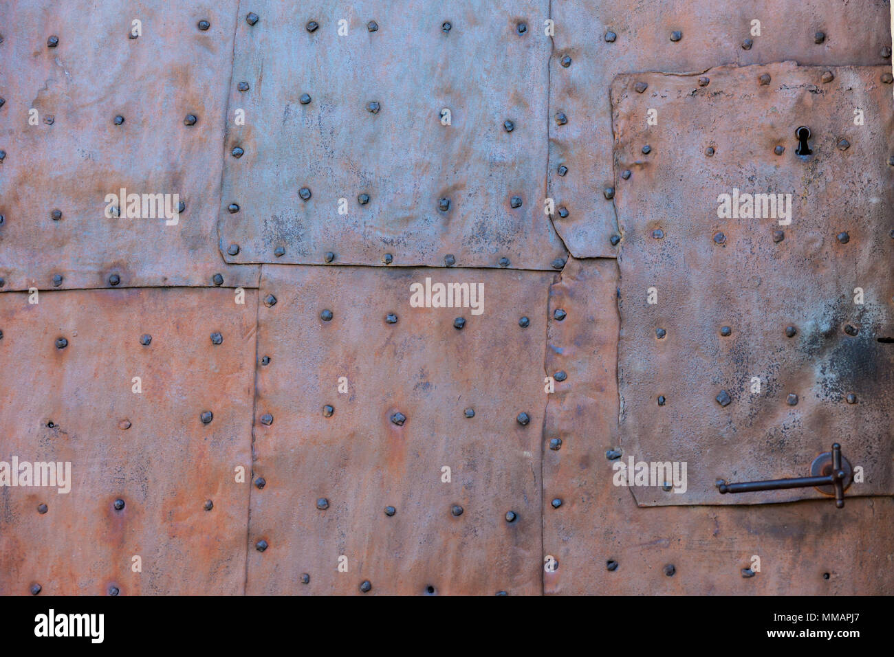 Rusted iron gate hi-res stock photography and images - Alamy