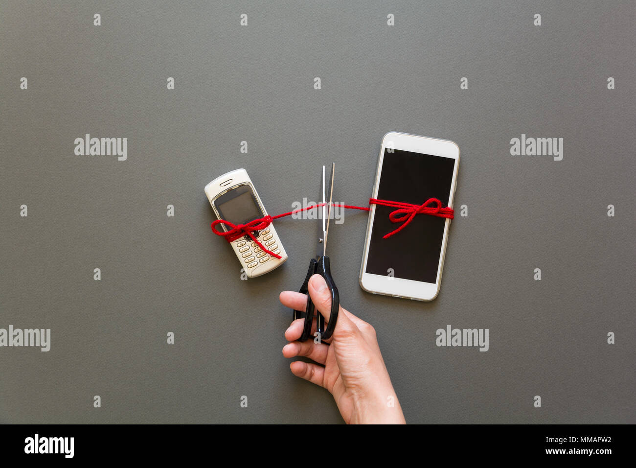 Old mobile phones market hi-res stock photography and images - Alamy