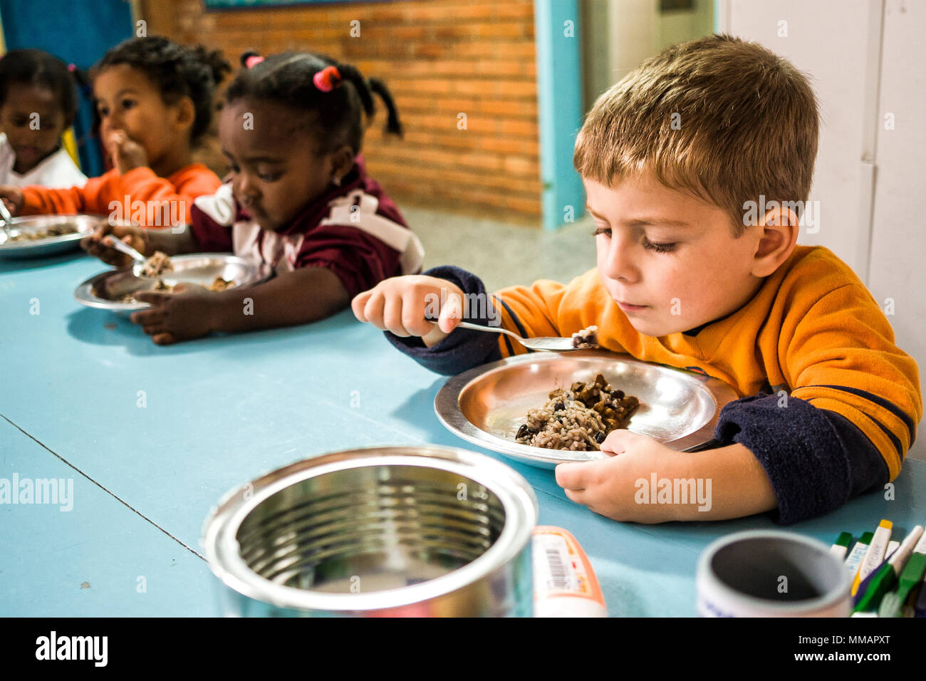 Brazil children education eating hi-res stock photography and images ...