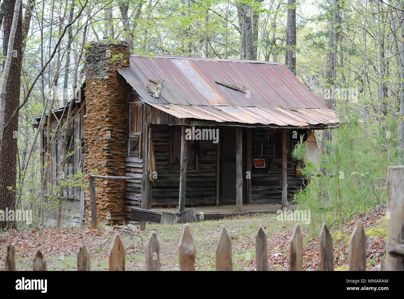 Old Cabin In Woods High Resolution Stock Photography and Images - Alamy