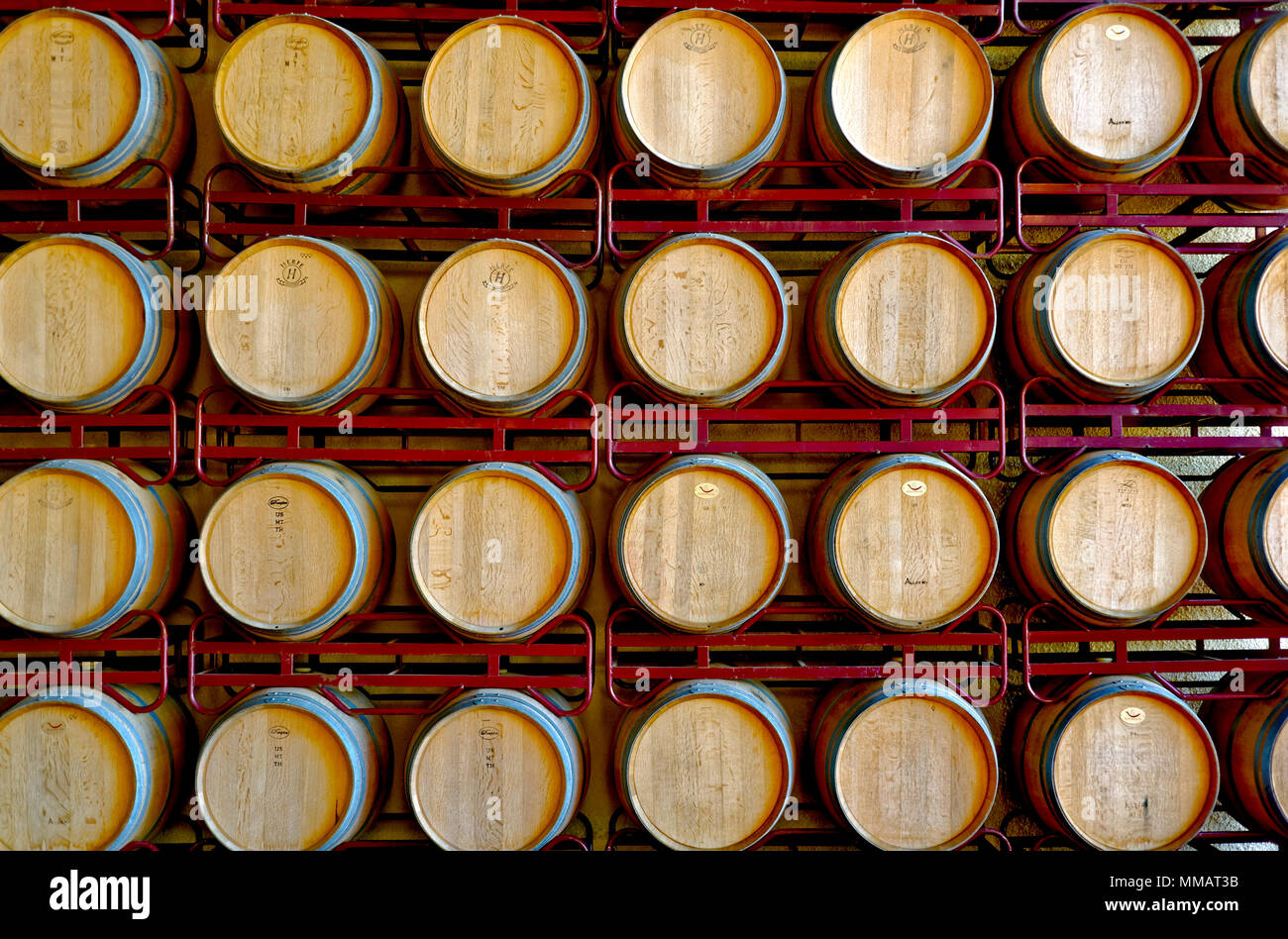 Wine manufacture hi-res stock photography and images - Alamy