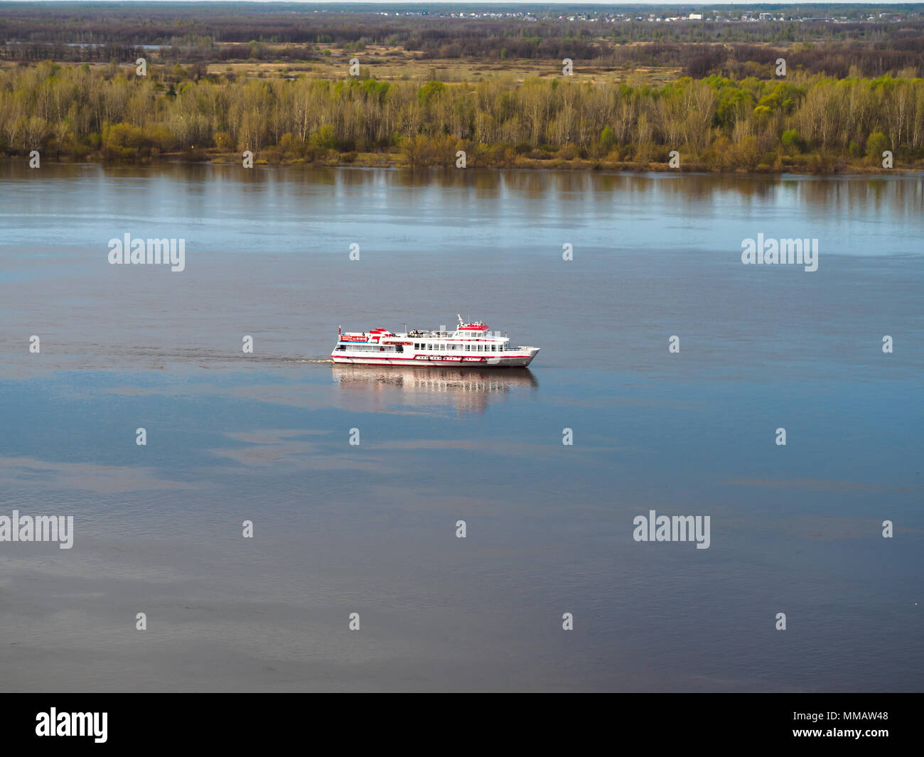 Cruise ship on Volga river in Nizhny Novgorod Stock Photo - Alamy