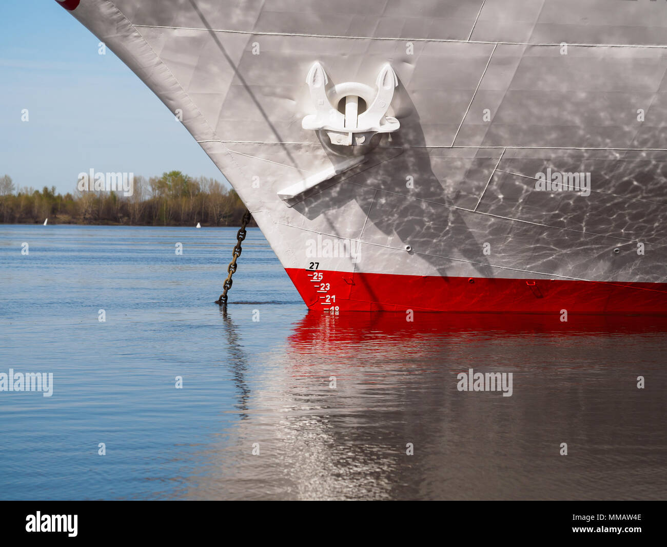 Cruise ship on Volga river in Nizhny Novgorod Stock Photo - Alamy