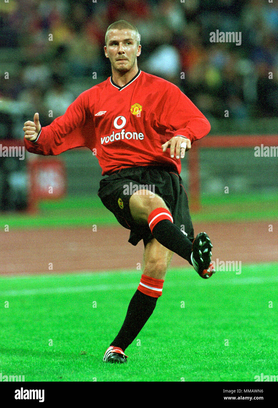 David beckham manchester united 2000 hi-res stock photography and ...