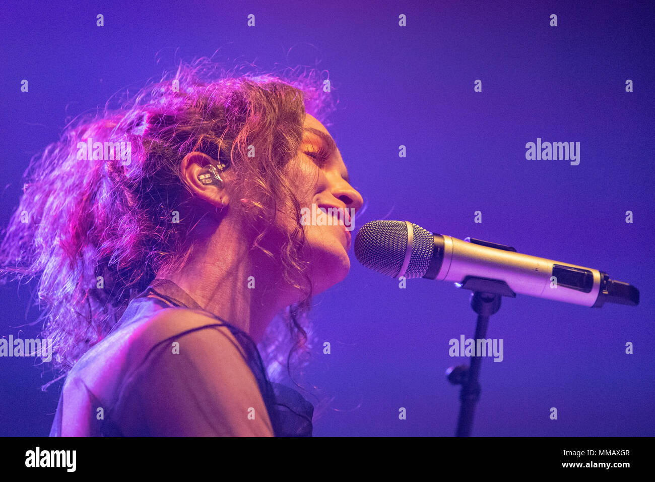 Rae Morris playing at the Brightion Dome Stock Photo - Alamy