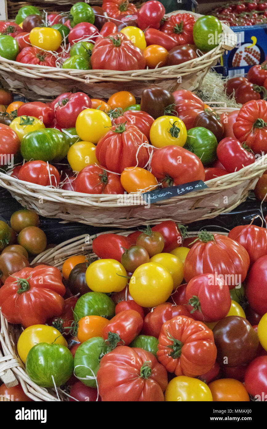 Different coloured tomatoes hi-res stock photography and images - Alamy