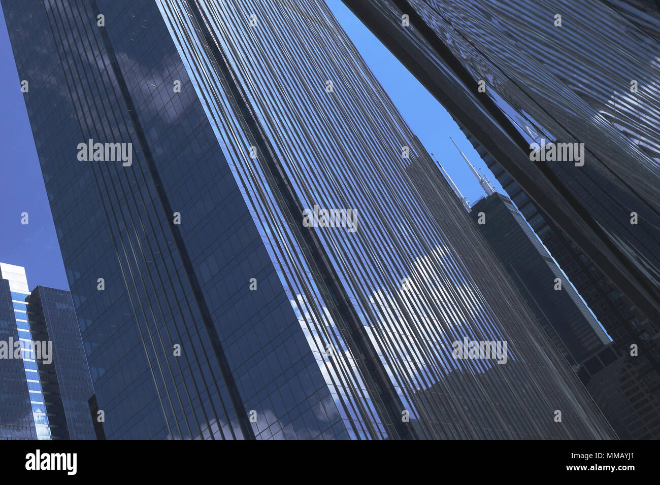 Diagonal lines in architecture hi-res stock photography and images - Alamy