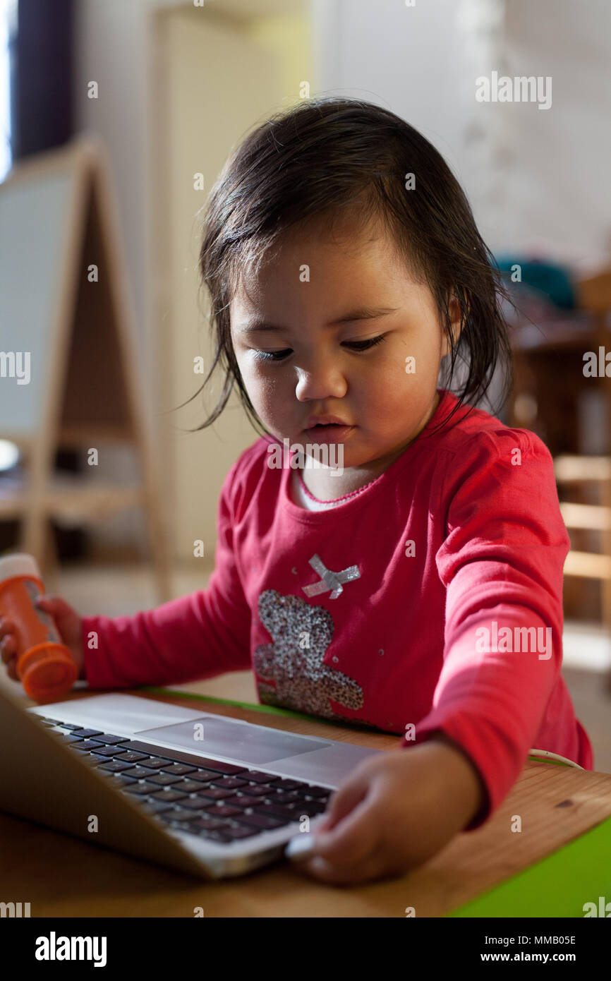 Wiring discovery hi-res stock photography and images - Alamy