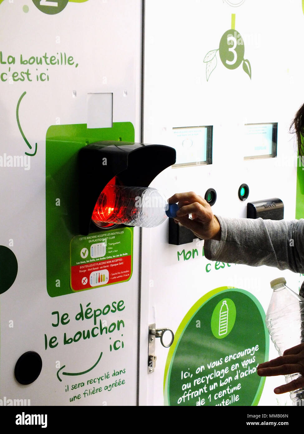 Humans recycling hi-res stock photography and images - Alamy