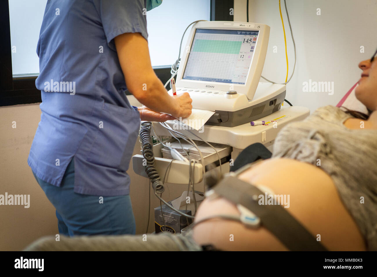 Contraction monitor hi-res stock photography and images - Alamy