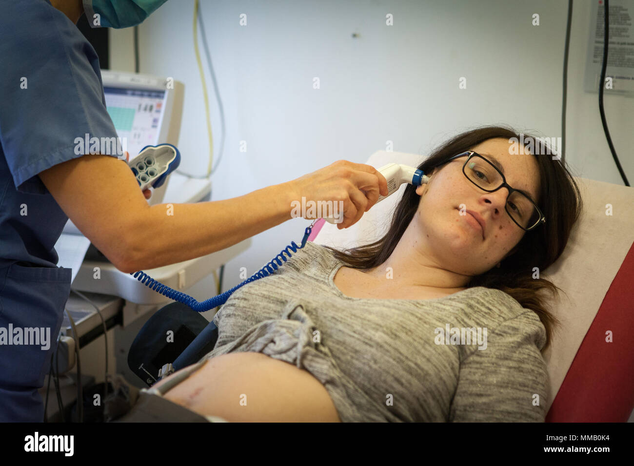 Emergency monitoring hi-res stock photography and images - Alamy