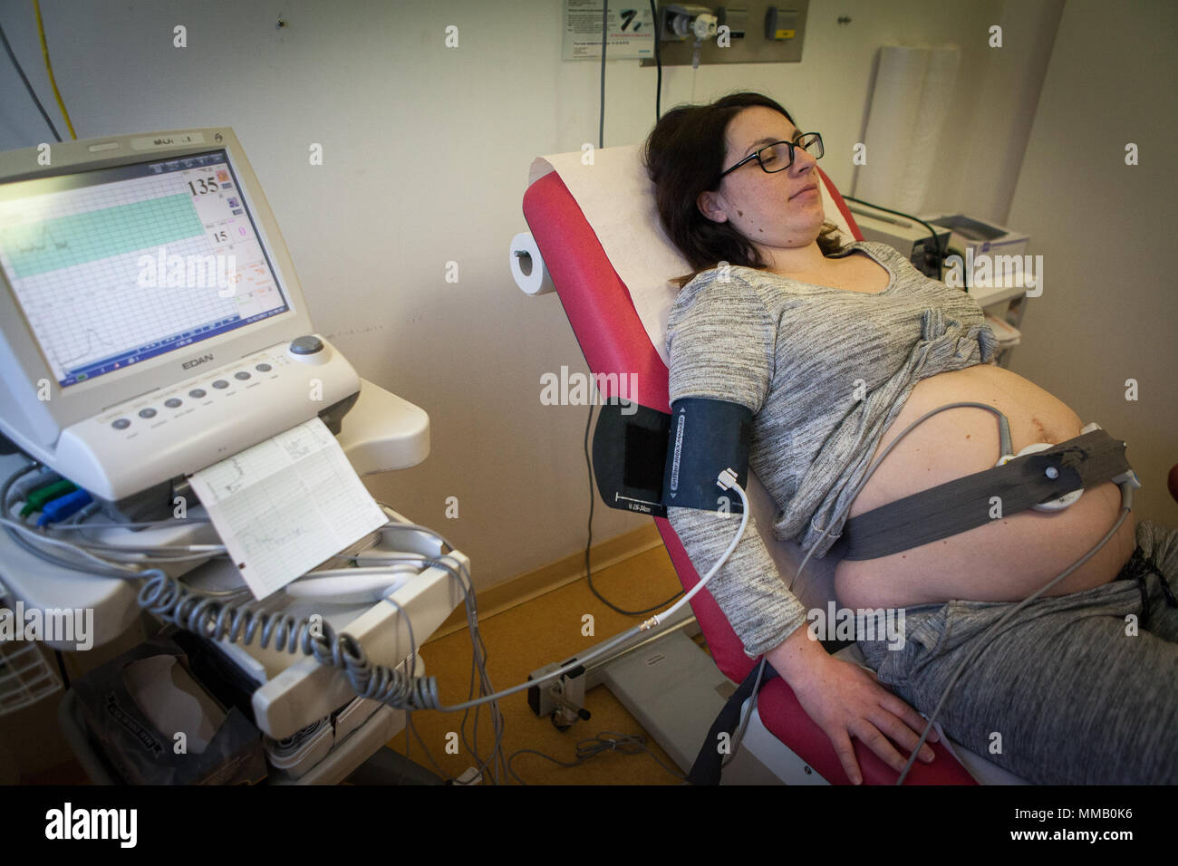 Contraction monitor hi-res stock photography and images - Alamy