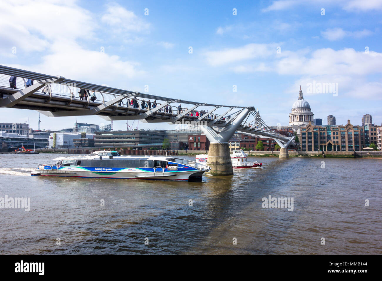 Thames Clipper and City Cruises ferries under the Millennium Bridge ...