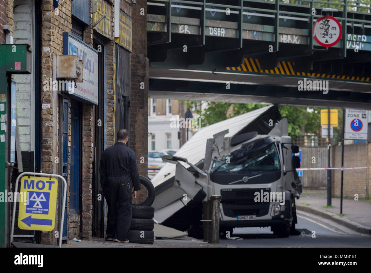 Lorry bridge crash hi-res stock photography and images - Alamy