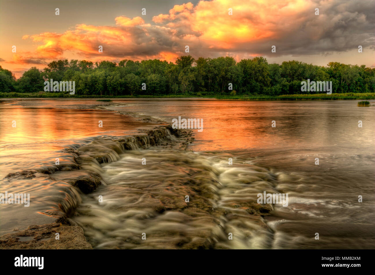 Beautiful river landscape sunshine hi-res stock photography and images ...