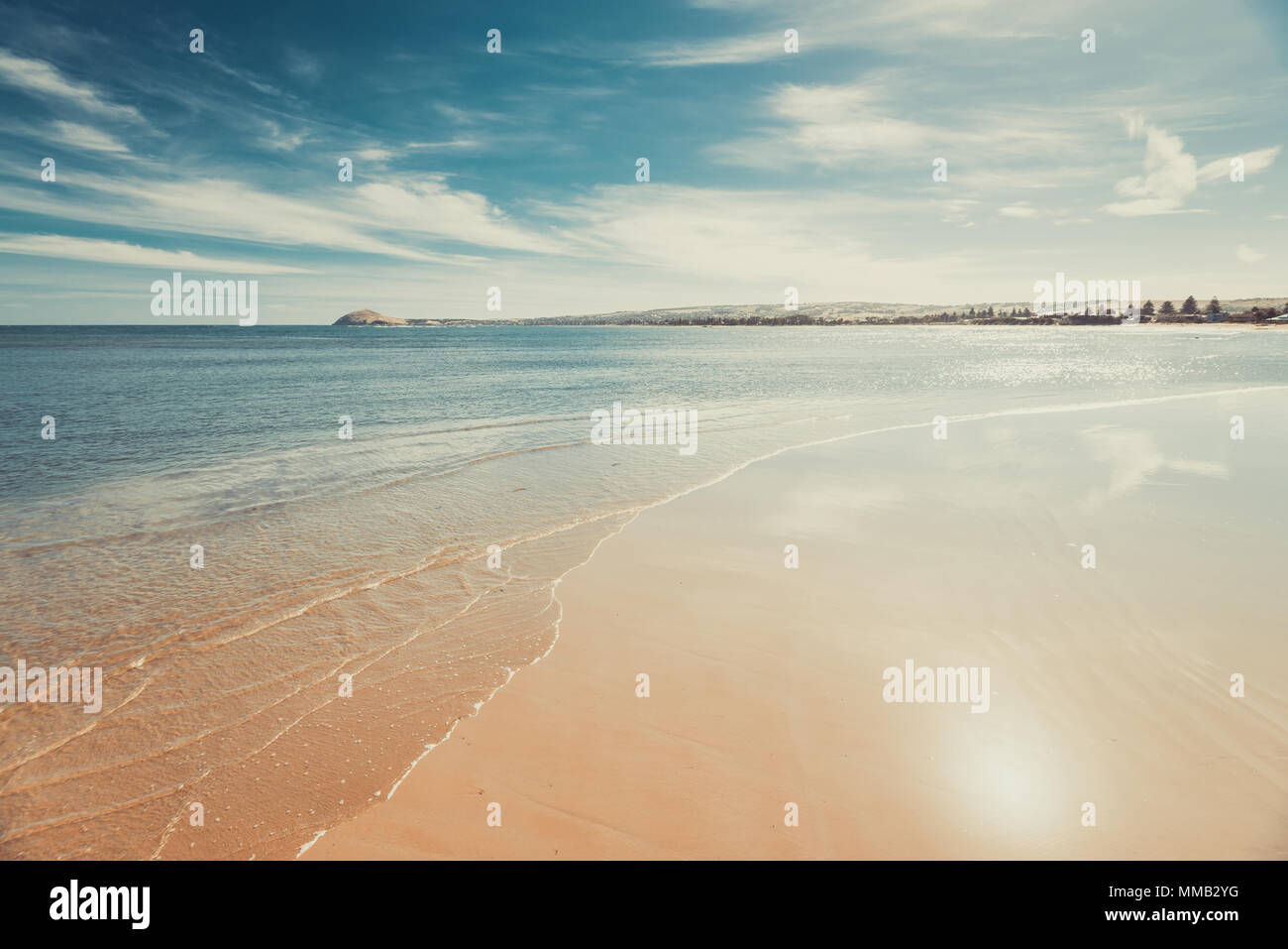 Harbor and beach hi-res stock photography and images - Alamy