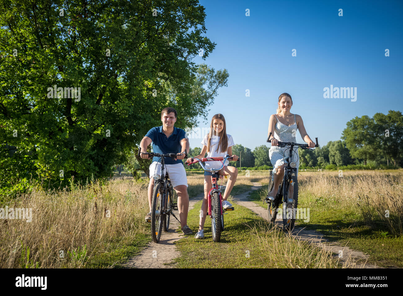 Family bike ride countryside hi-res stock photography and images - Alamy