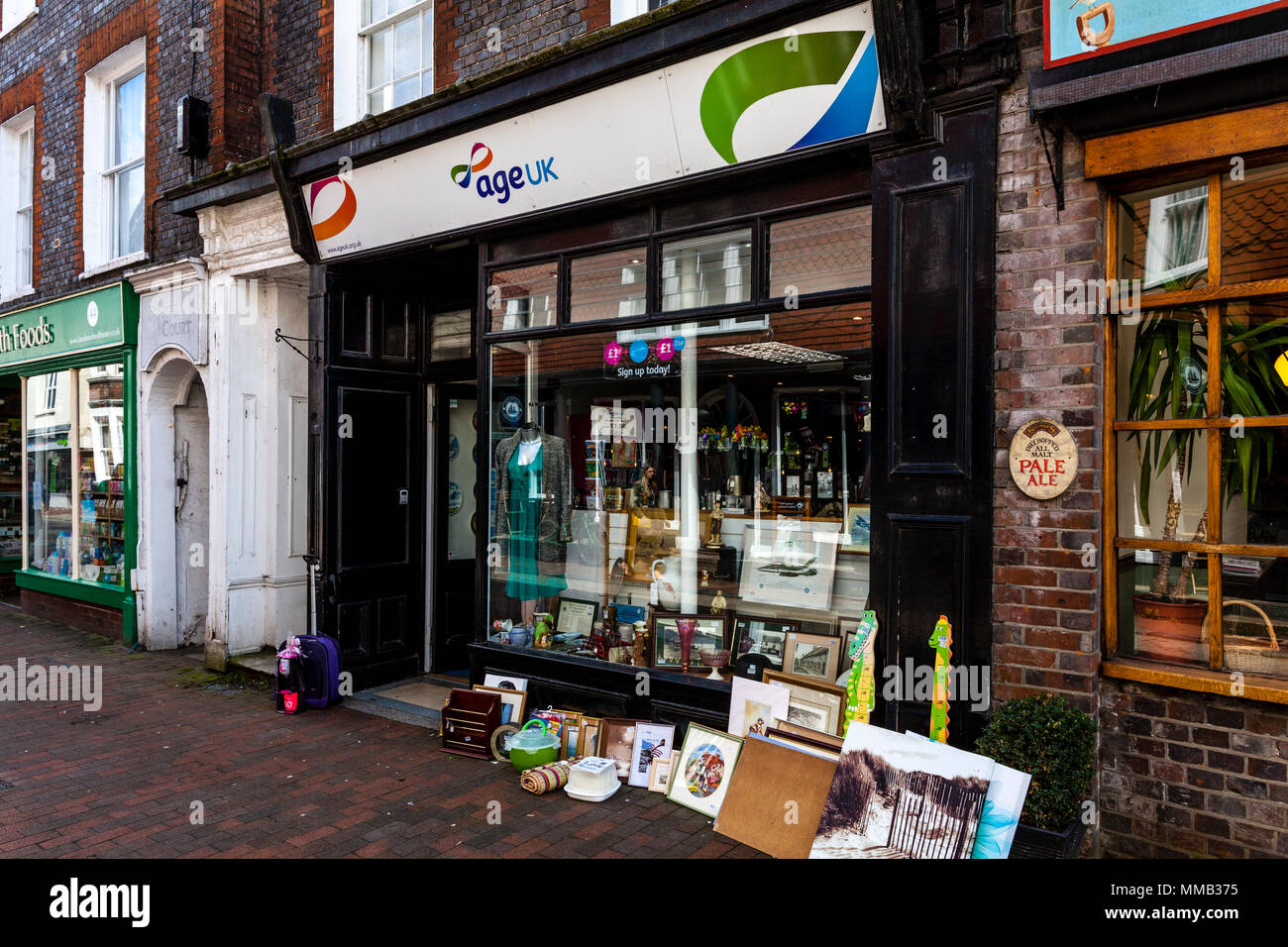 Uk Charity Shops Stock Photos & Uk Charity Shops Stock Images - Alamy