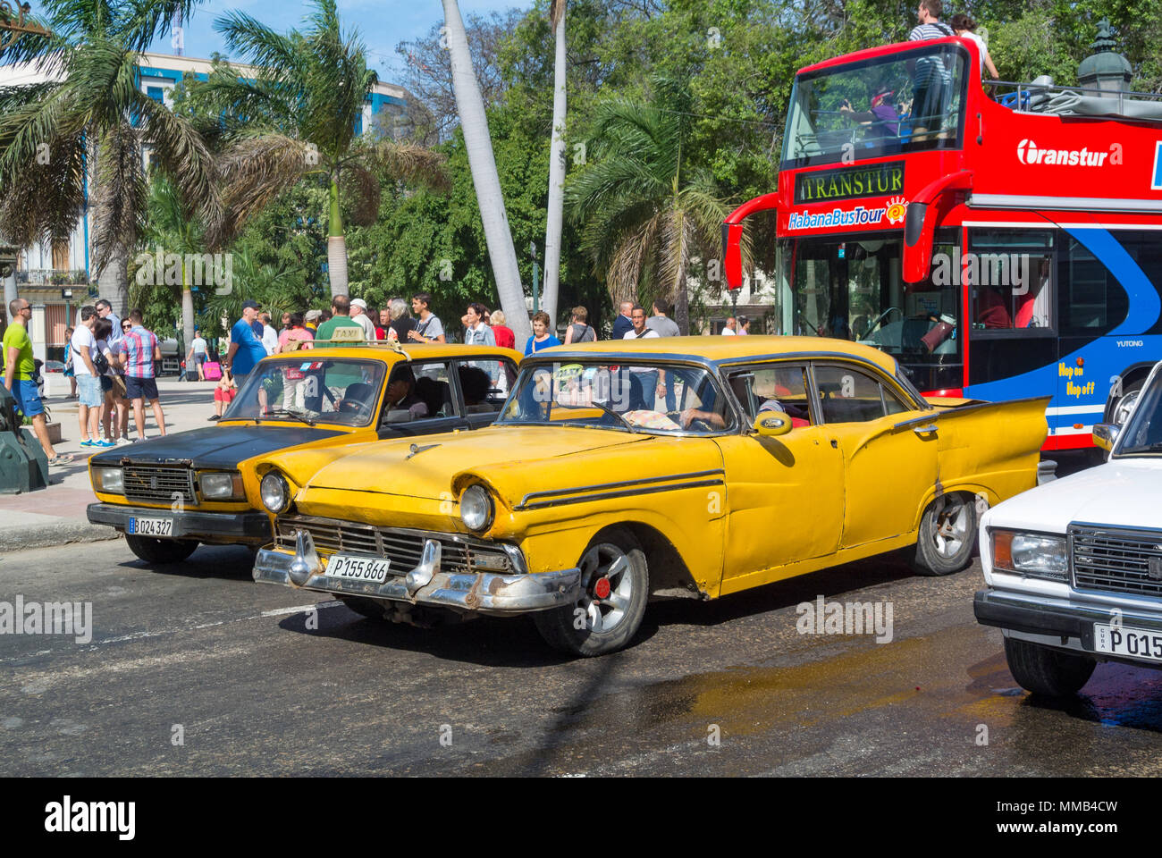 American bus hi-res stock photography and images - Alamy