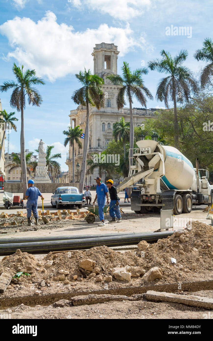 Havana building construction hi-res stock photography and images - Alamy