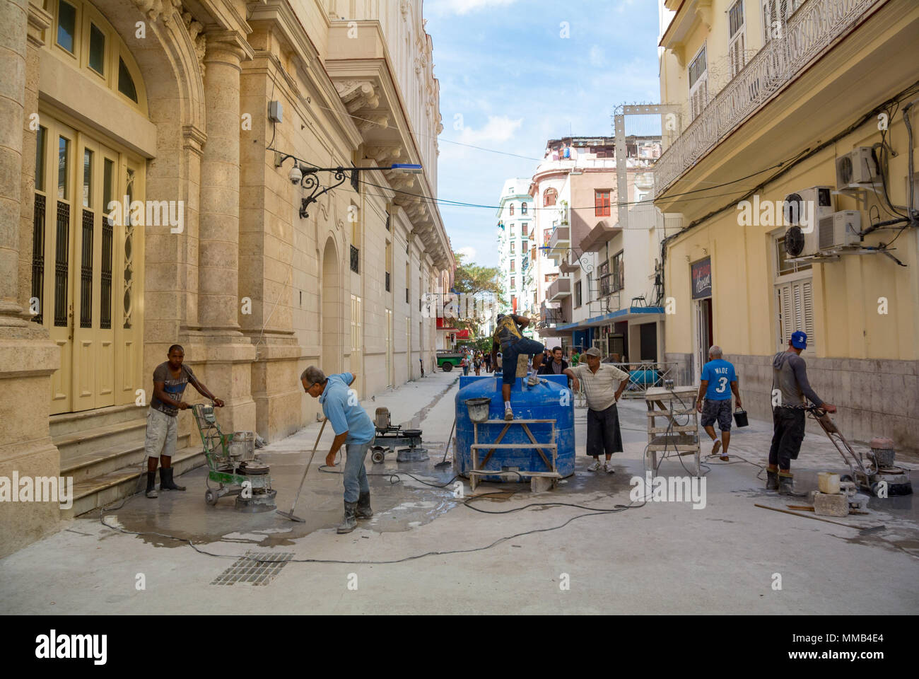 Cuba construction hi-res stock photography and images - Alamy