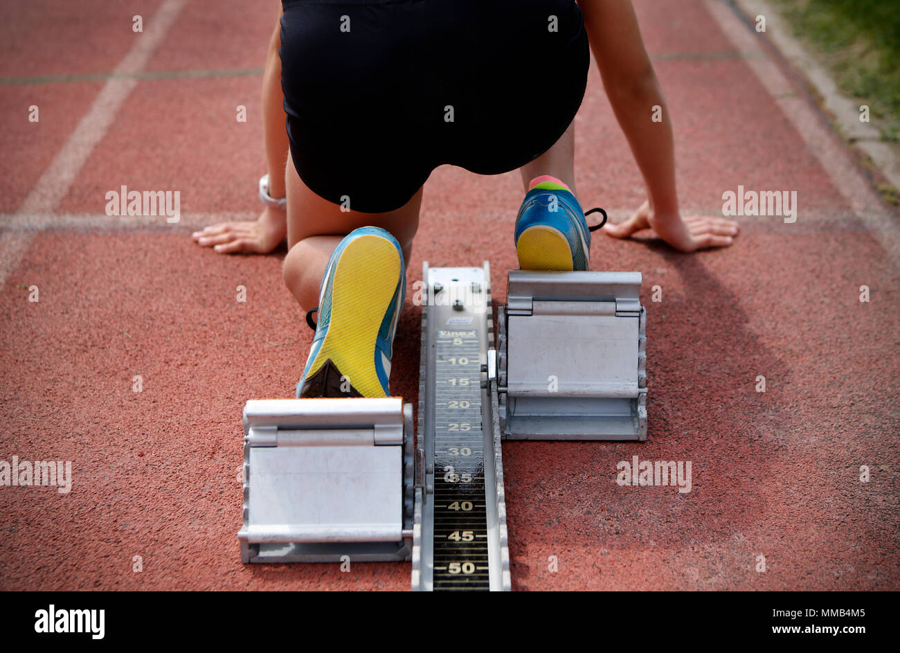 Female athlete at the starting line hi-res stock photography and images ...