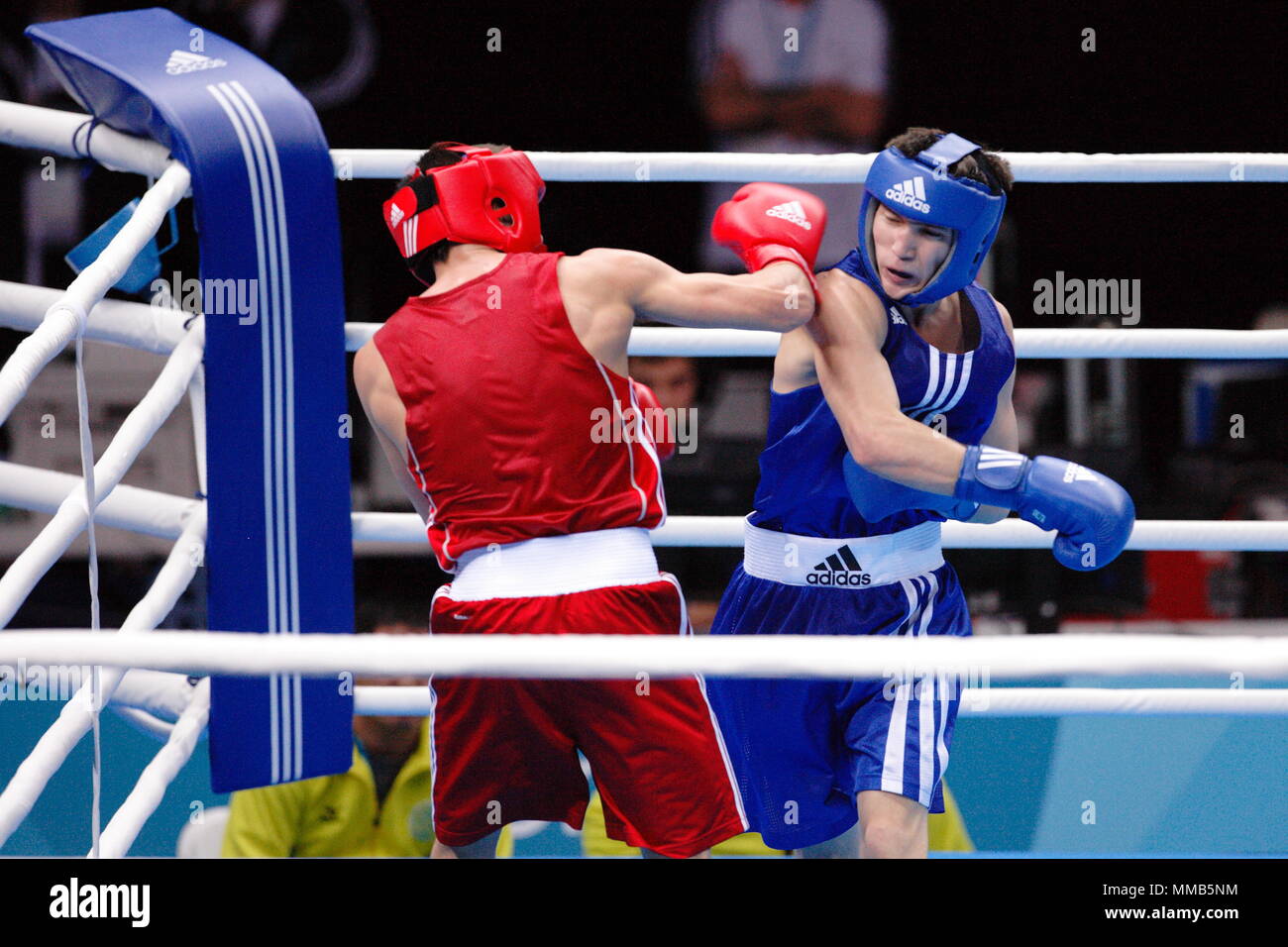 Winner loser boxing hi-res stock photography and images - Alamy