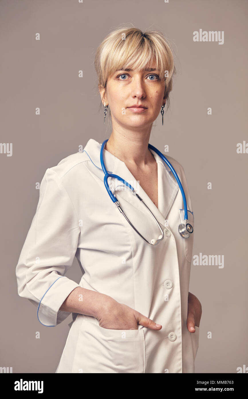 beautiful young female doctor Stock Photo - Alamy