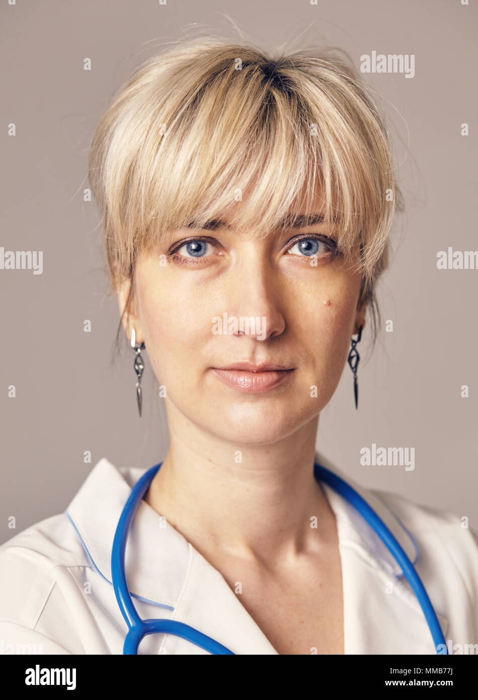 beautiful young female doctor Stock Photo - Alamy