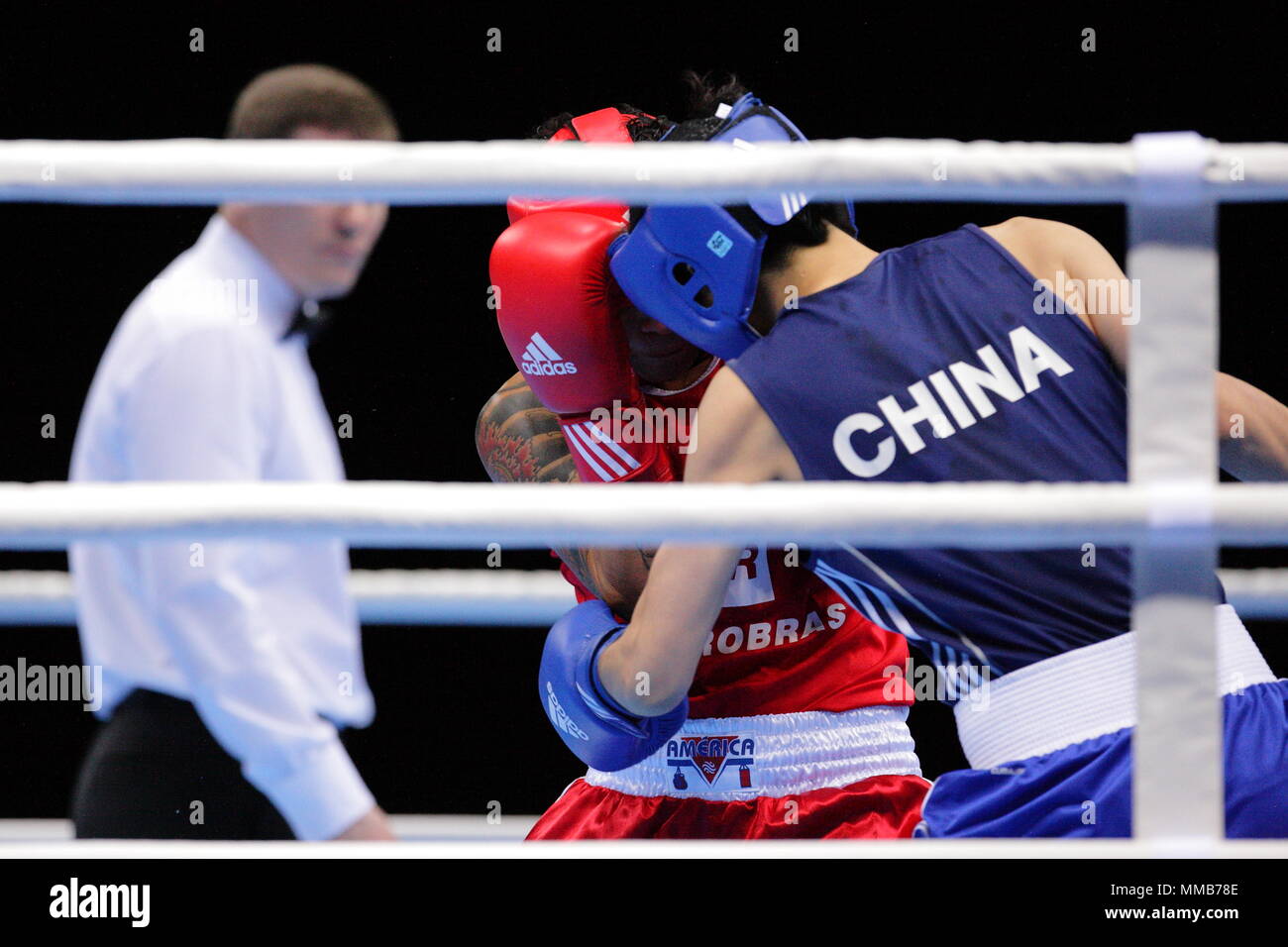 Loser boxer hi-res stock photography and images - Alamy