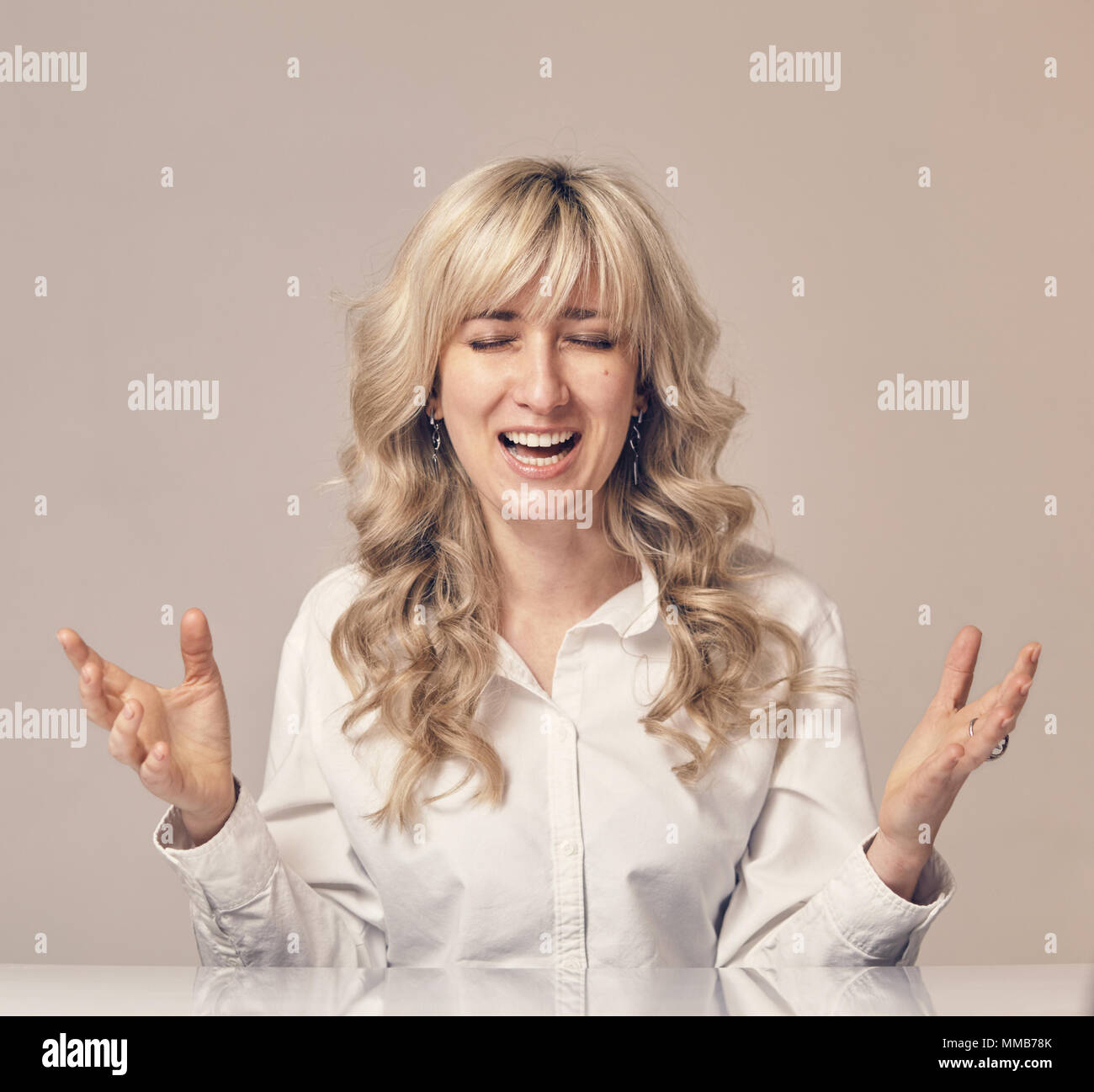 Business woman waiting hi-res stock photography and images - Alamy