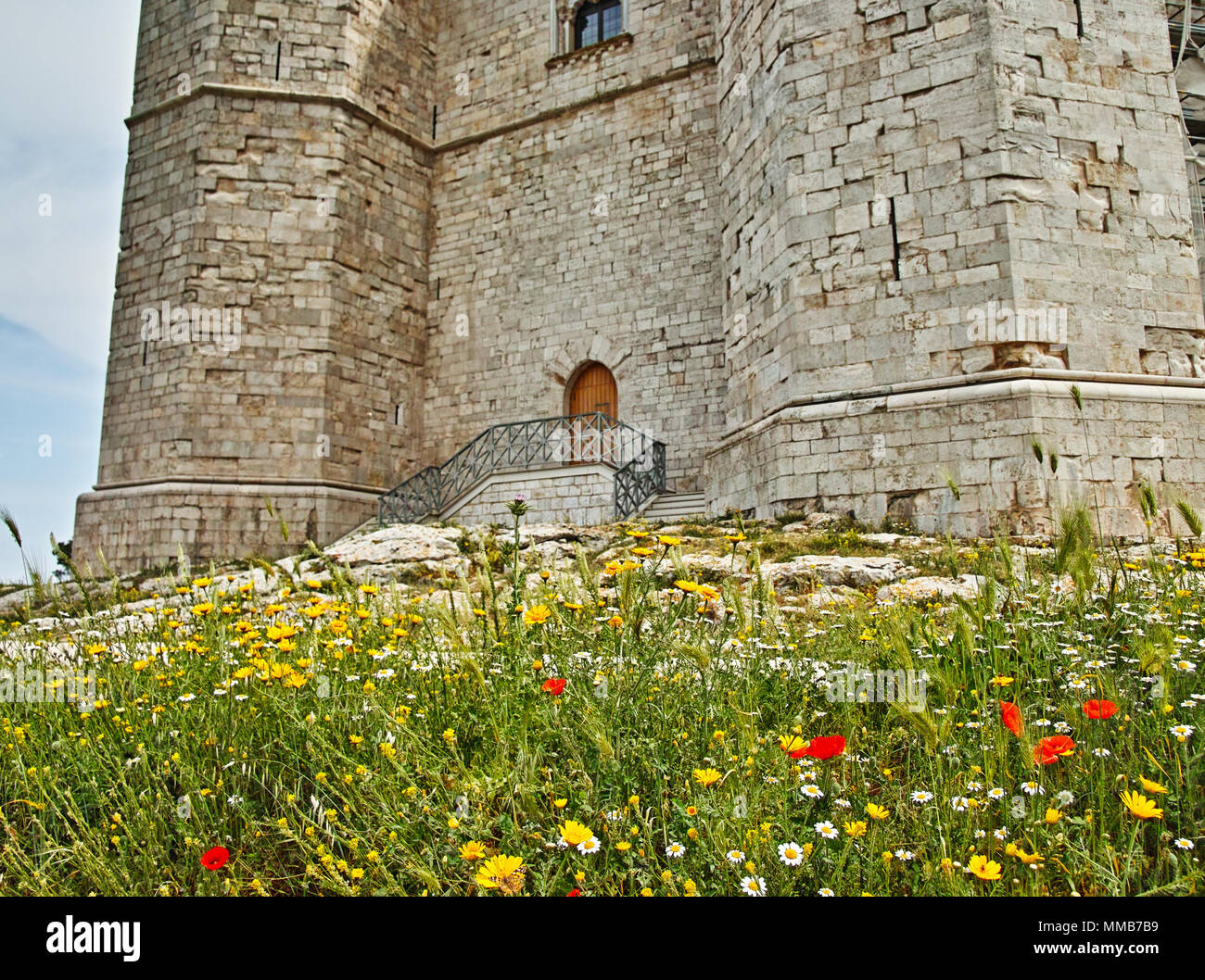 Castel del monte, castle in Apulia, Italy Stock Photo - Alamy