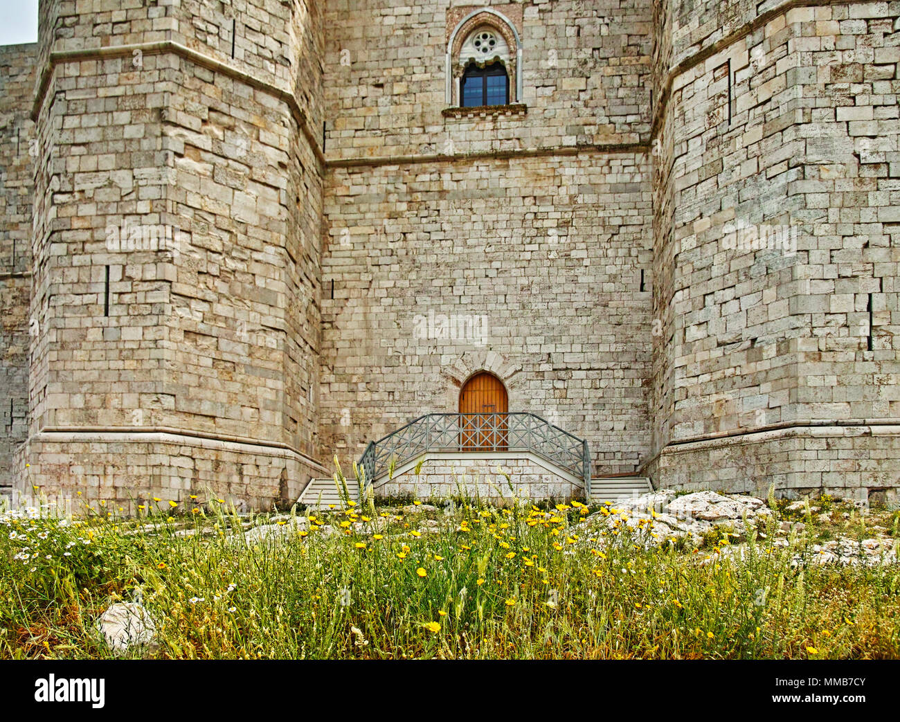 Castel del monte, castle in Apulia, Italy Stock Photo - Alamy