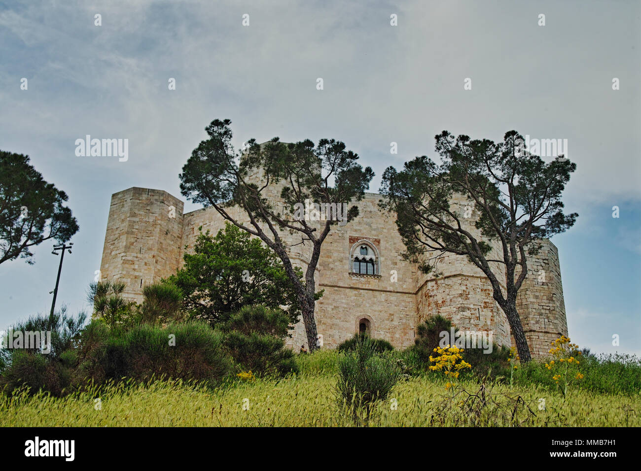 Castel del monte, castle in Apulia, Italy Stock Photo - Alamy