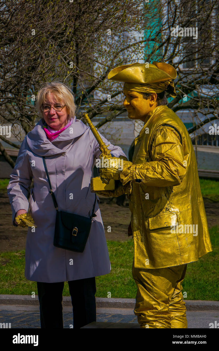 Mimeartist hi-res stock photography and images - Alamy