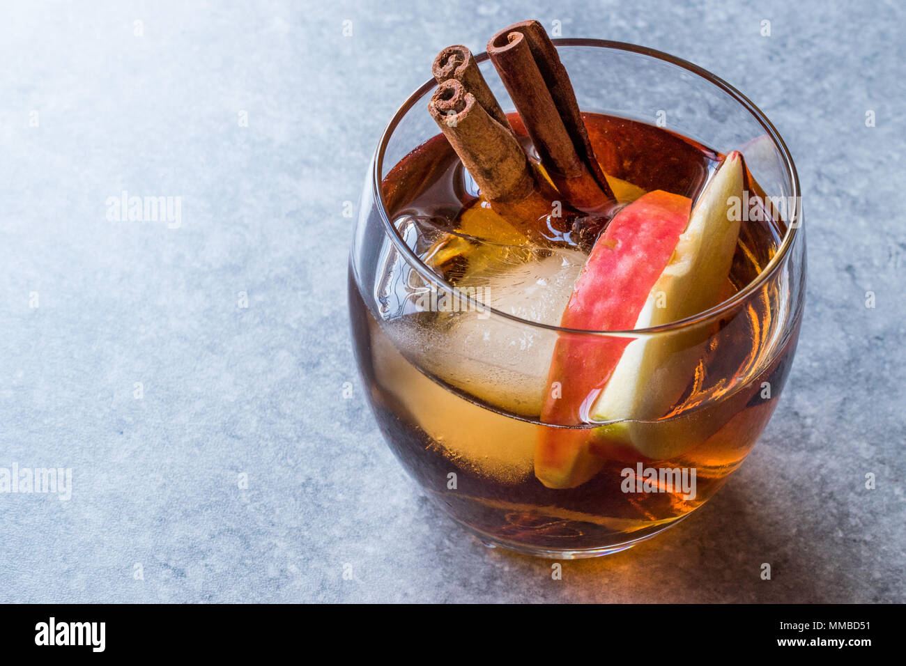 Apple Cider Whiskey Cocktail with Cinnamon Sticks, Ice and Apple Slices ...