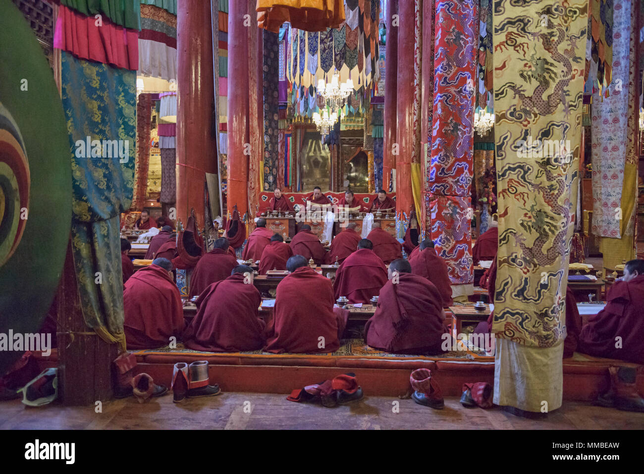 Tibetan buddhist maroon monks robe hi-res stock photography and images ...
