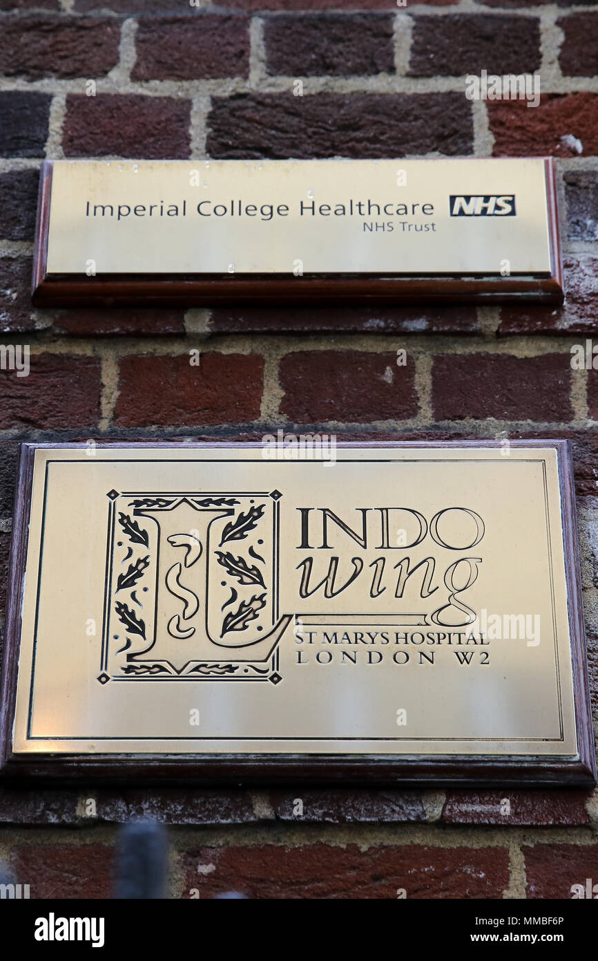 Hospital wing signs hi-res stock photography and images - Alamy