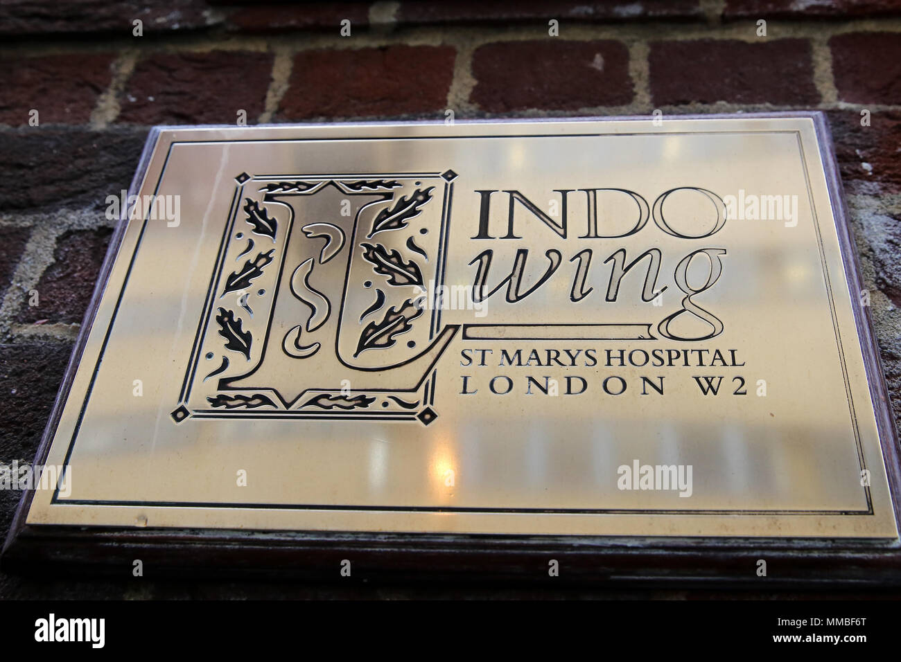 Hospital wing signs hi-res stock photography and images - Alamy