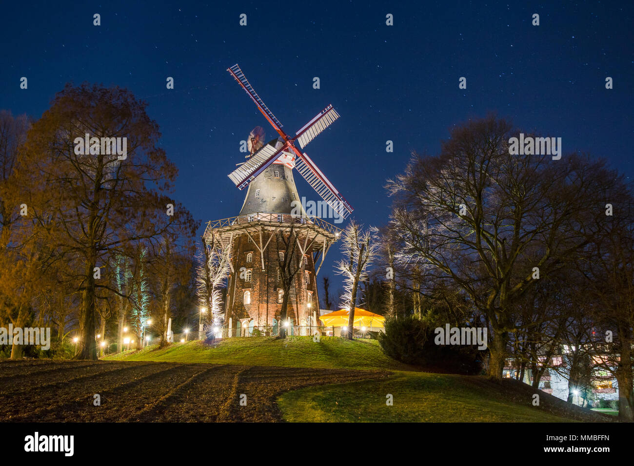 Night sky windmill hi-res stock photography and images - Alamy