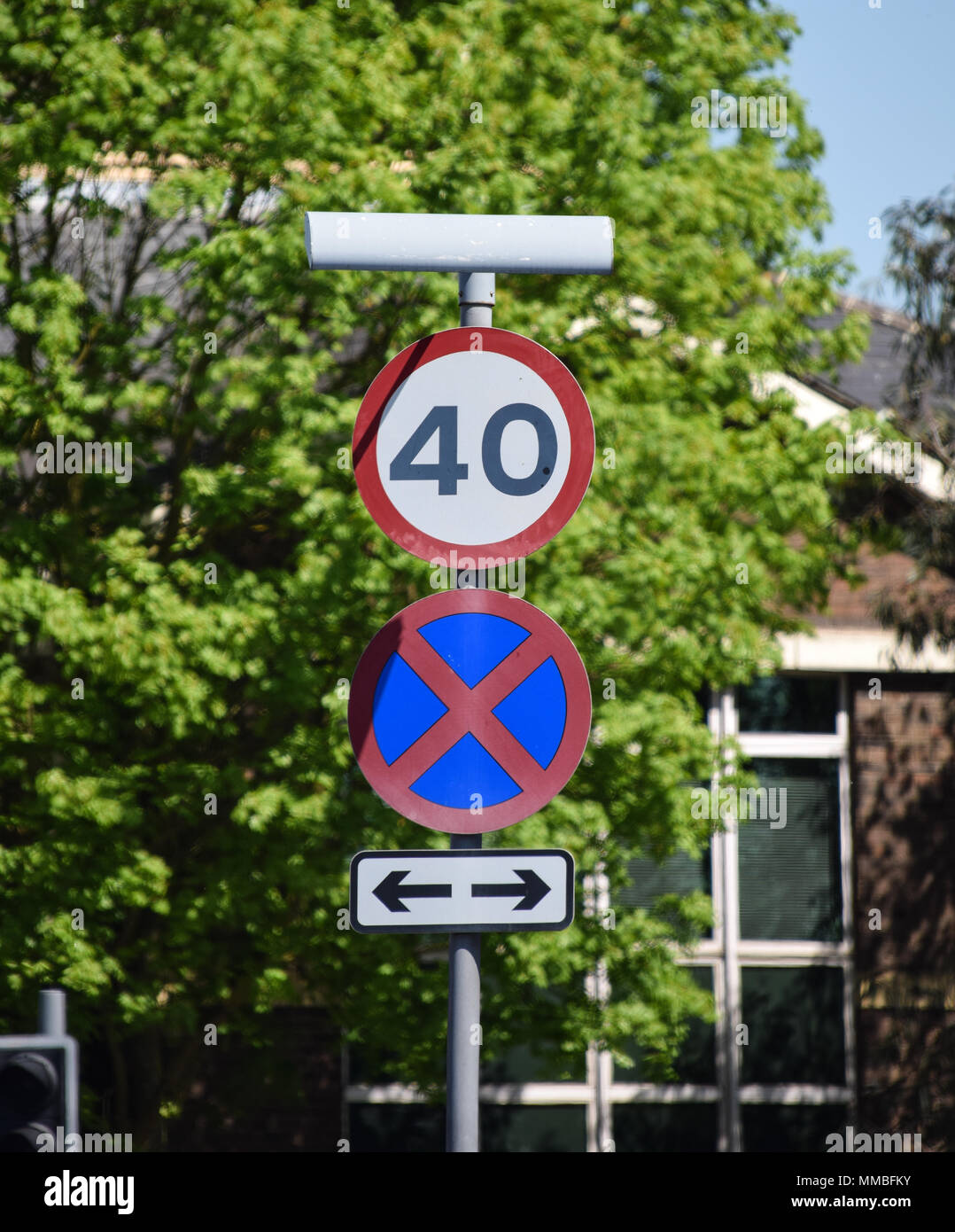 Signs for a 40 MPH speed limit and Causeway Stock Photo - Alamy