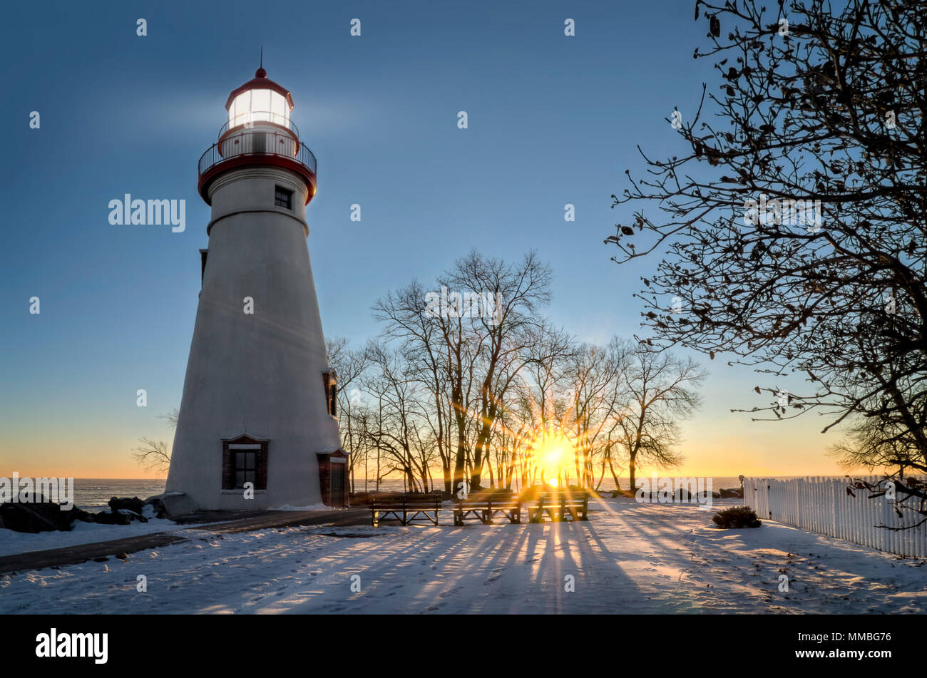 Frozen lake erie hi-res stock photography and images - Alamy