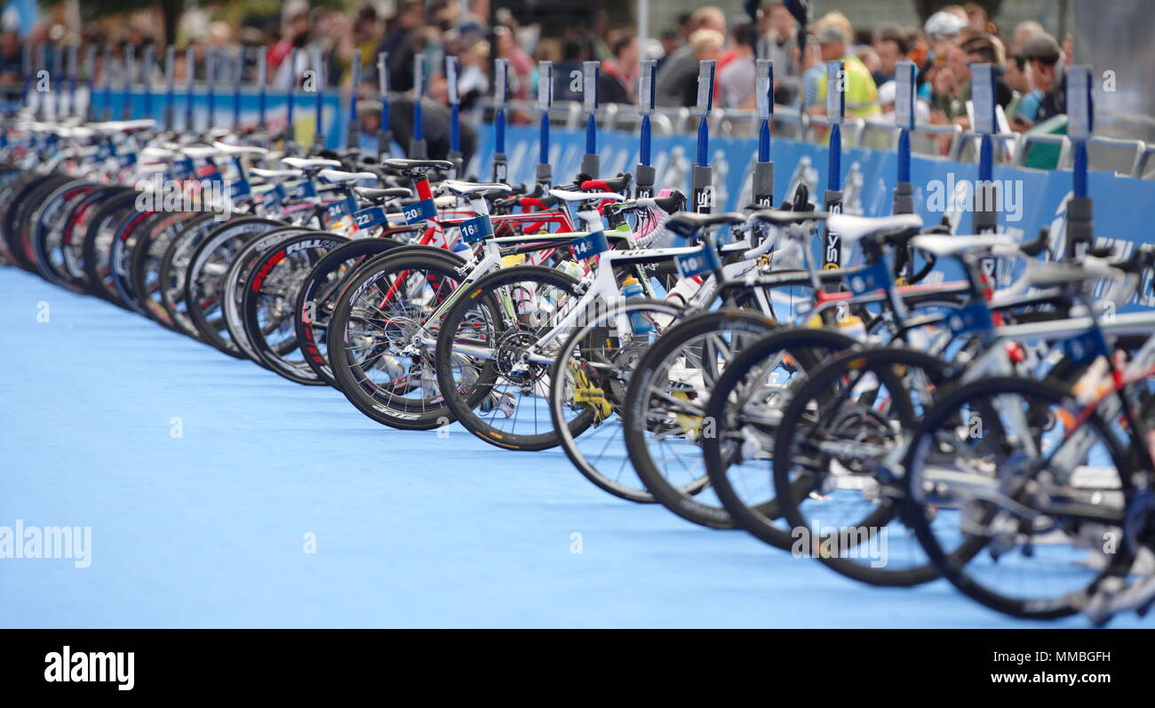 London triathlon transition hi-res stock photography and images - Alamy