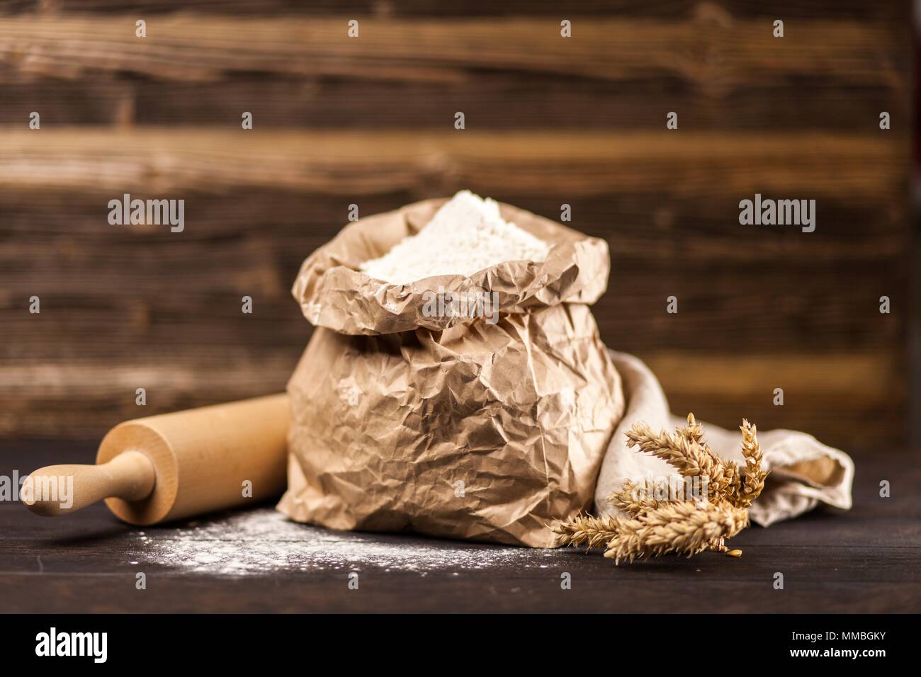 Flour paper bag scoop hi-res stock photography and images - Alamy