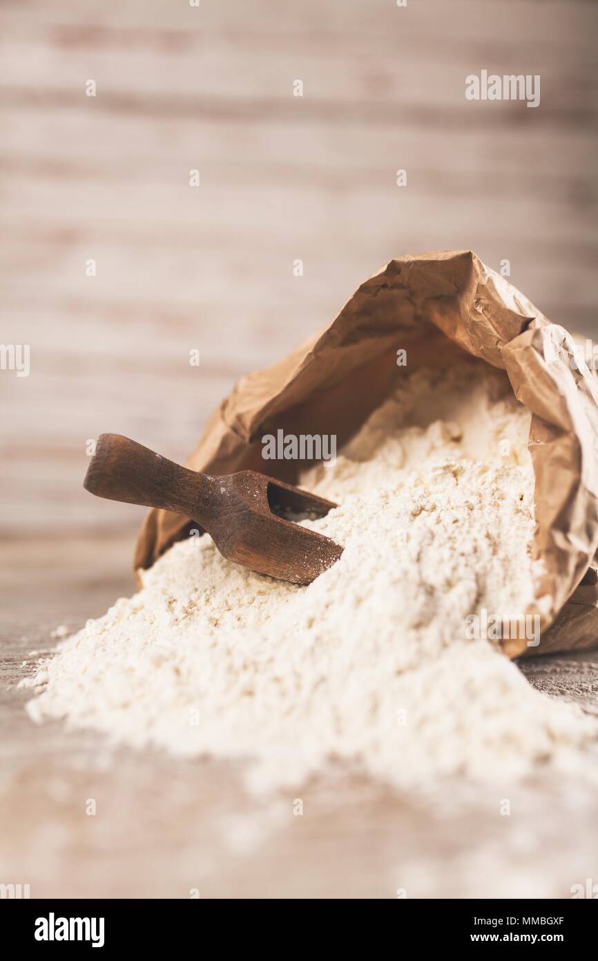 Flour paper bag scoop hi-res stock photography and images - Alamy