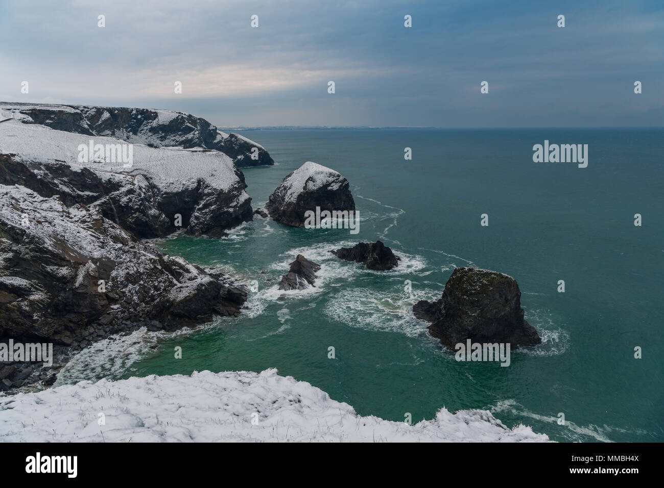 Cliffs covered in snow hi-res stock photography and images - Alamy