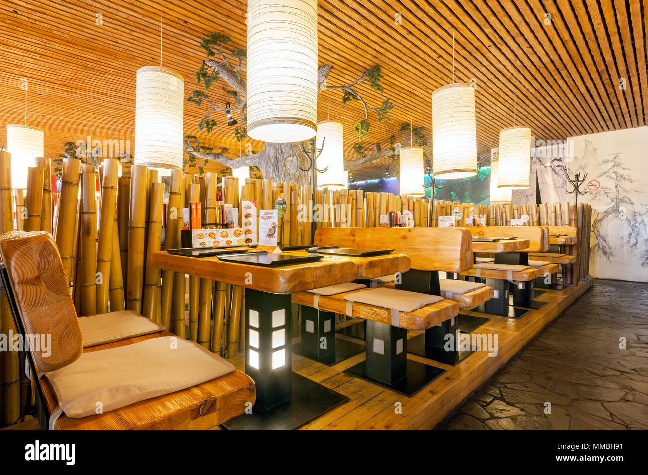 Tanuki restaurant hi-res stock photography and images - Alamy