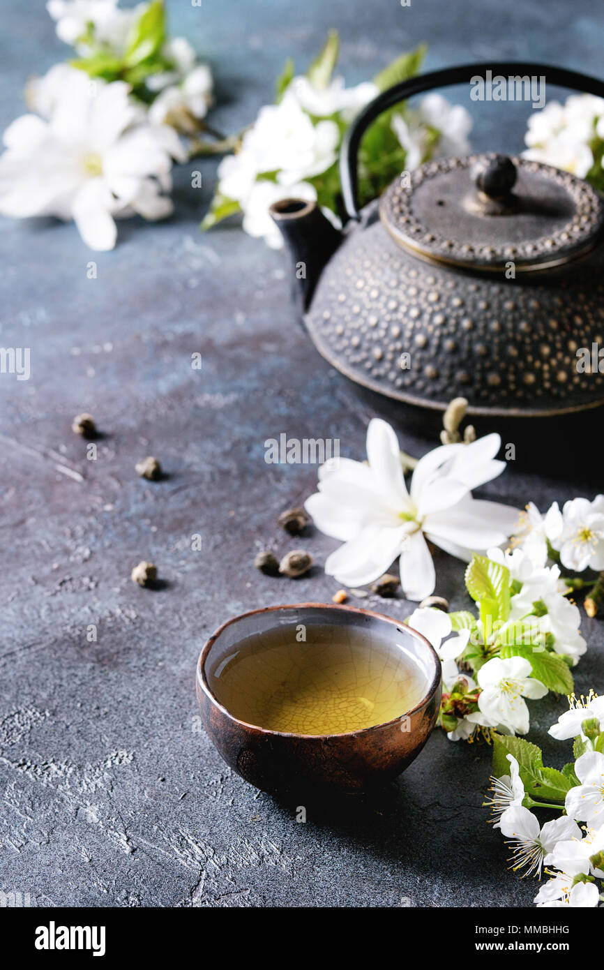 While the iron is hot flower hi-res stock photography and images - Alamy